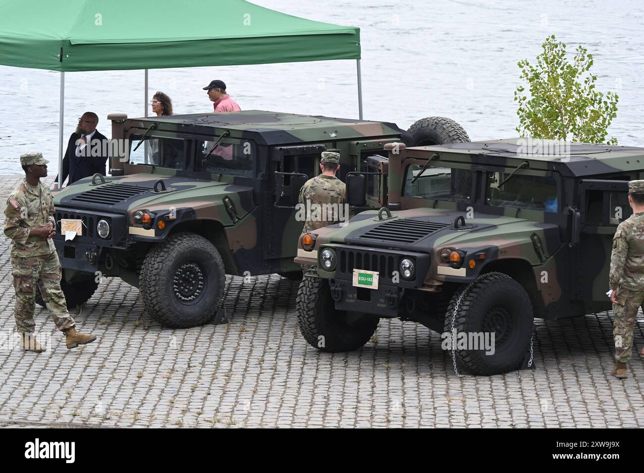 Us army vehicle hi-res stock photography and images - Alamy