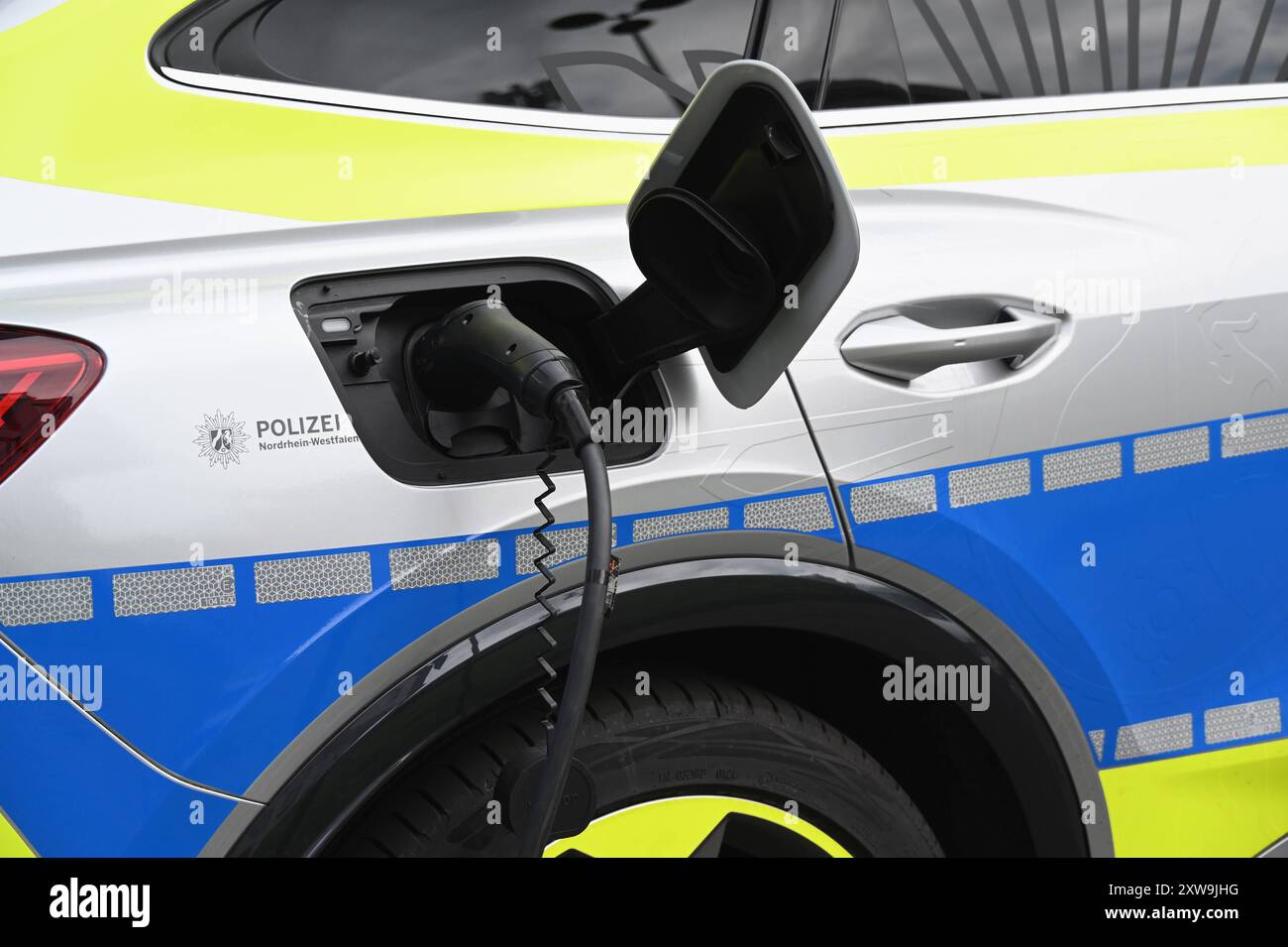 Der neue Polizeiwagen der Zukunft, Einsatzfahrzeug, Streifenwagen. ein ...