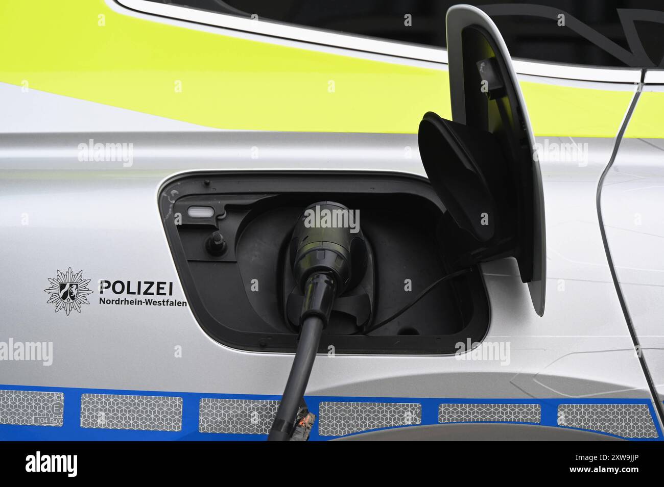 Der neue Polizeiwagen der Zukunft, Einsatzfahrzeug, Streifenwagen. ein ...