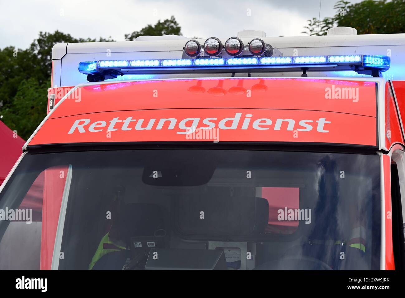 Einsatzfahrzeug der Feuerwehr , Rettungswagen, Rettungsdienst ,Notarzt ...