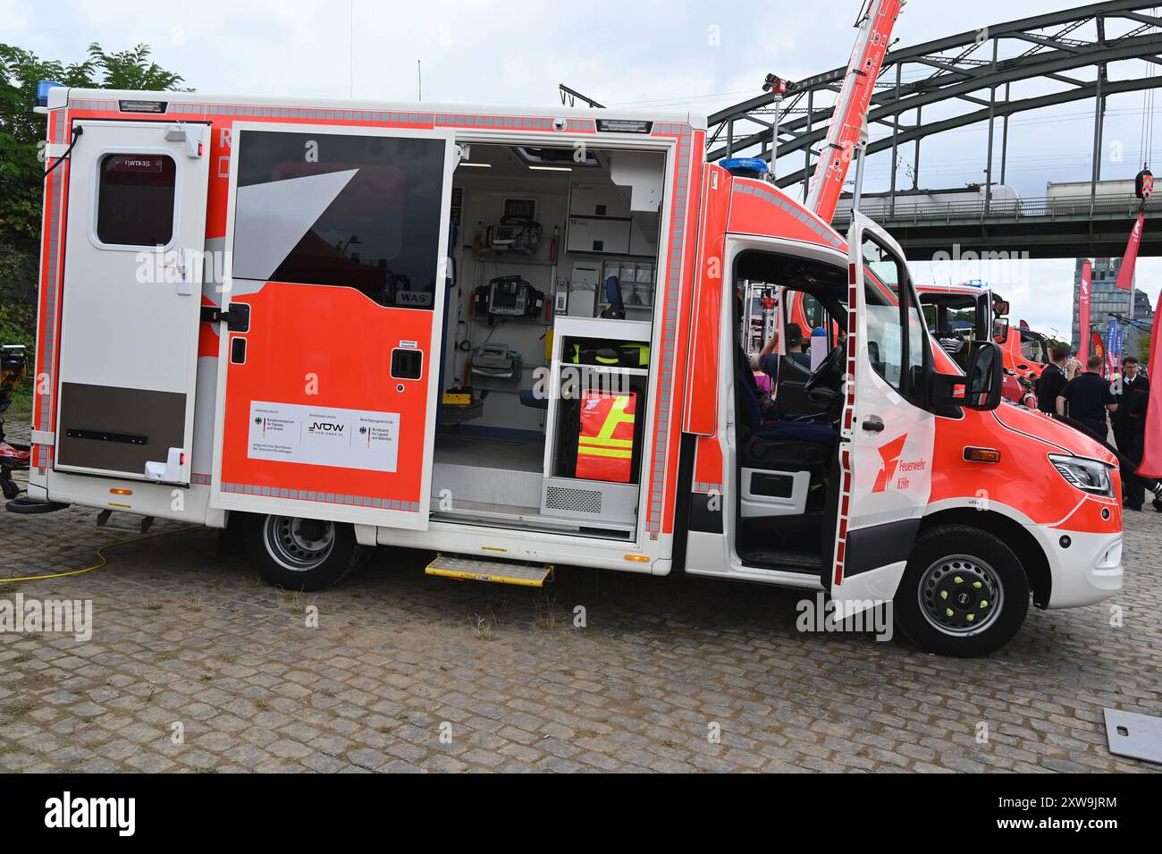 Einsatzfahrzeug der Feuerwehr , Rettungswagen, Rettungsdienst ,Notarzt ...
