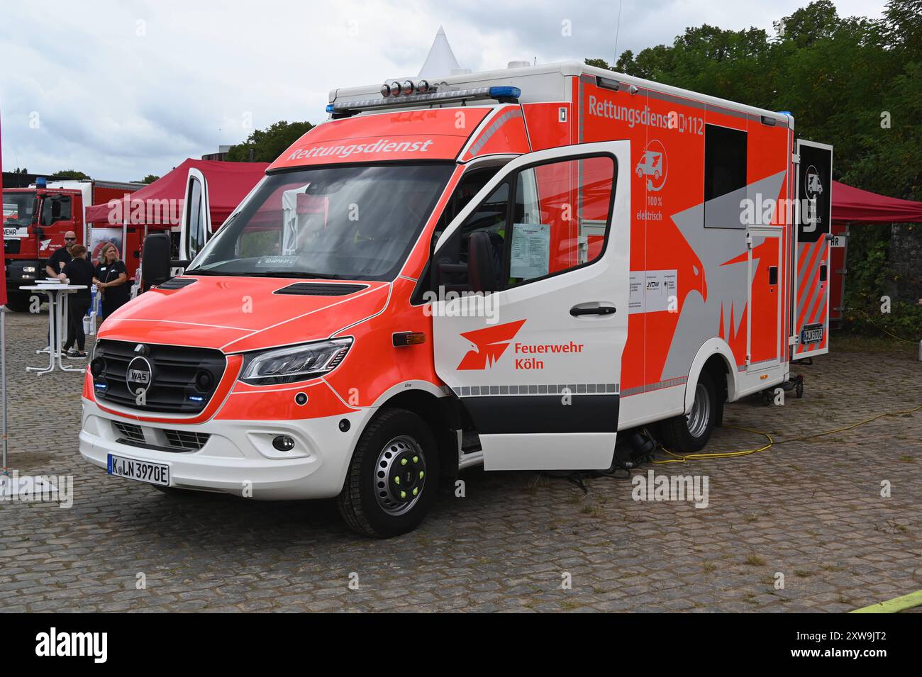Einsatzfahrzeug der Feuerwehr , Rettungswagen, Rettungsdienst ,Notarzt ...