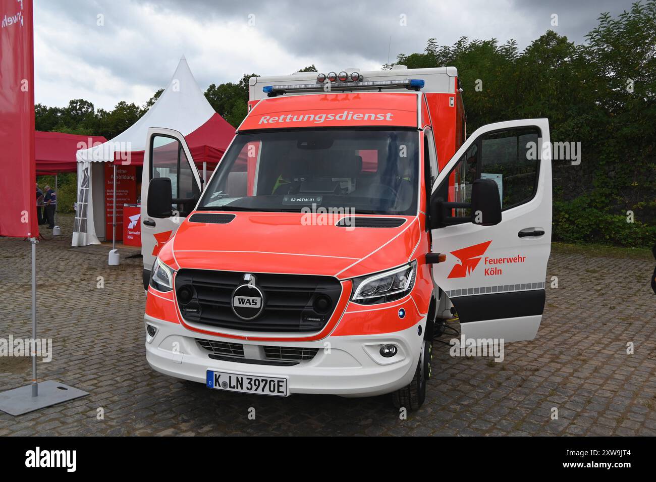 Einsatzfahrzeug der Feuerwehr , Rettungswagen, Rettungsdienst ,Notarzt ...
