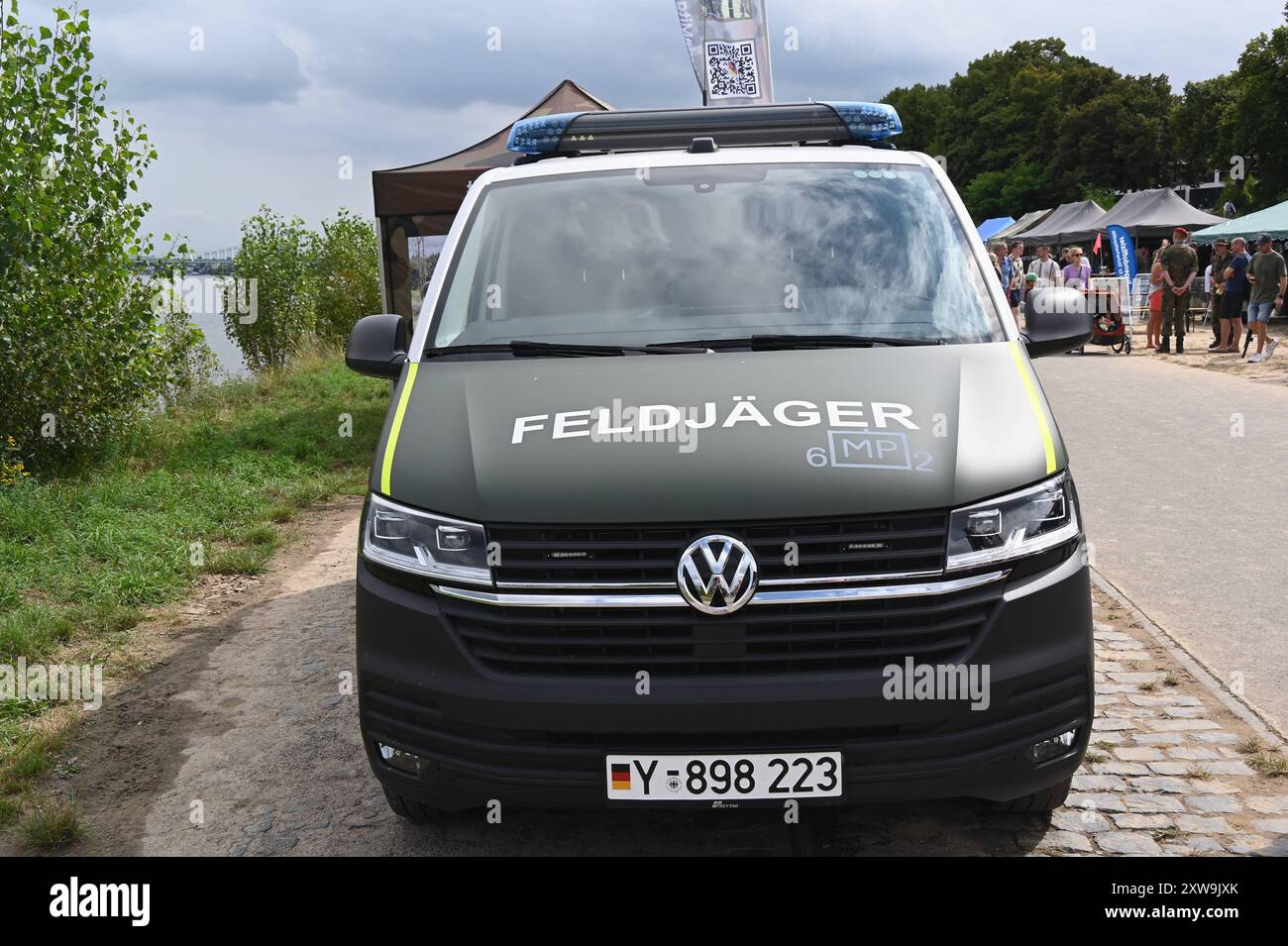 Ein Fahrzeug der Bundeswehr Feldjäger, Militärpolizei *** A vehicle of ...