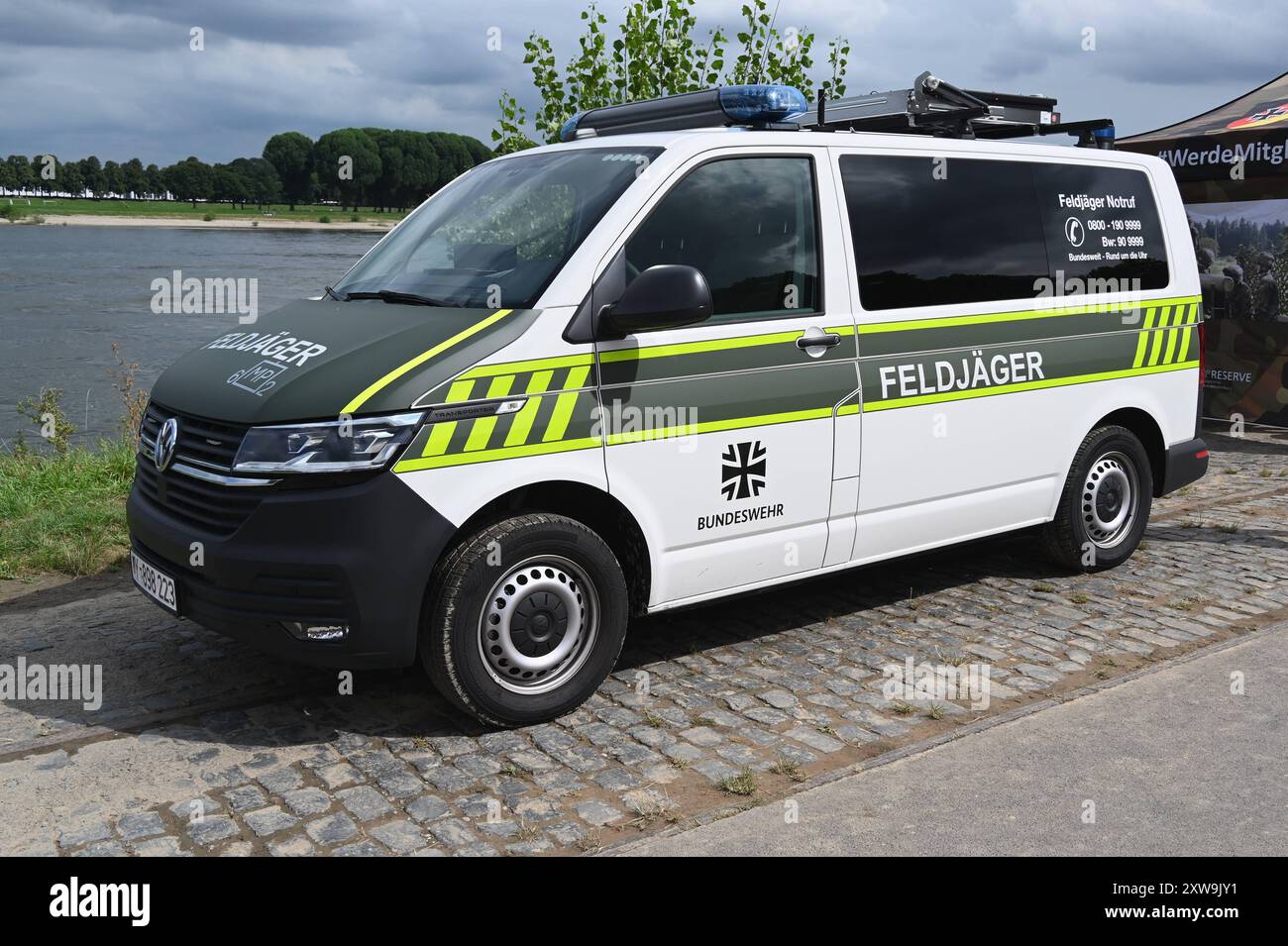 Ein Fahrzeug der Bundeswehr Feldjäger, Militärpolizei *** A vehicle of ...