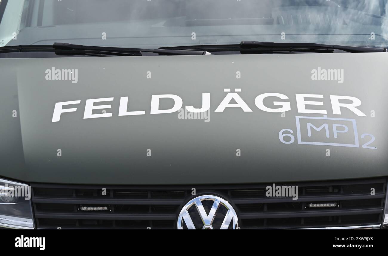 Ein Fahrzeug der Bundeswehr Feldjäger, Militärpolizei *** A vehicle of ...