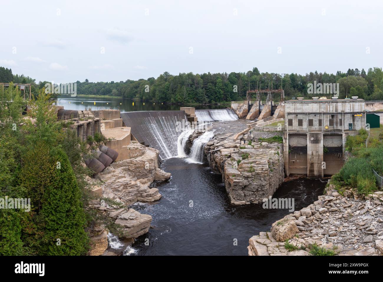 Saint-Alban hydroelectric dam on the Sainte-Anne River (Saint-Alban ...
