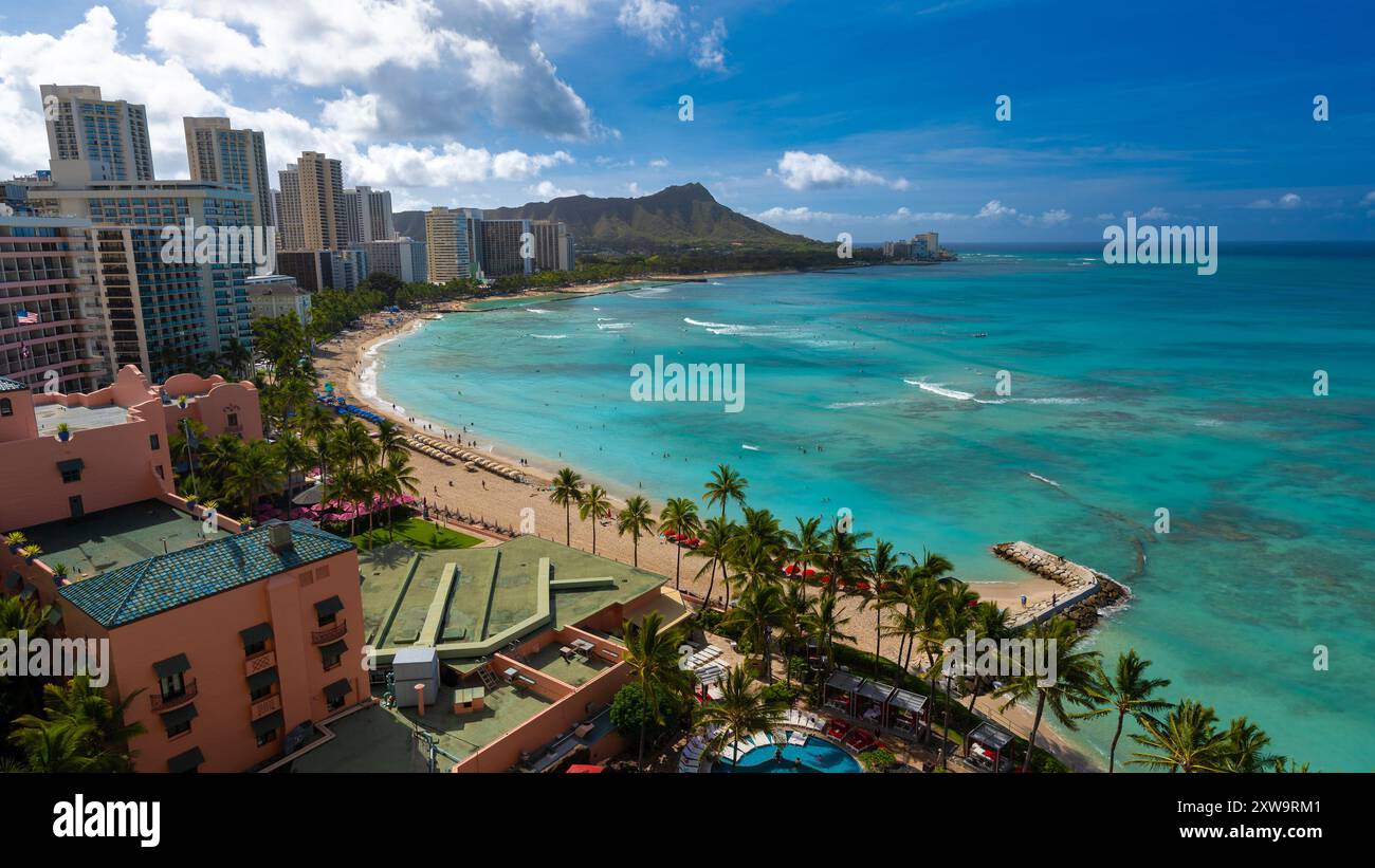 Beautiful sunny beach soothing waves hi-res stock photography and ...