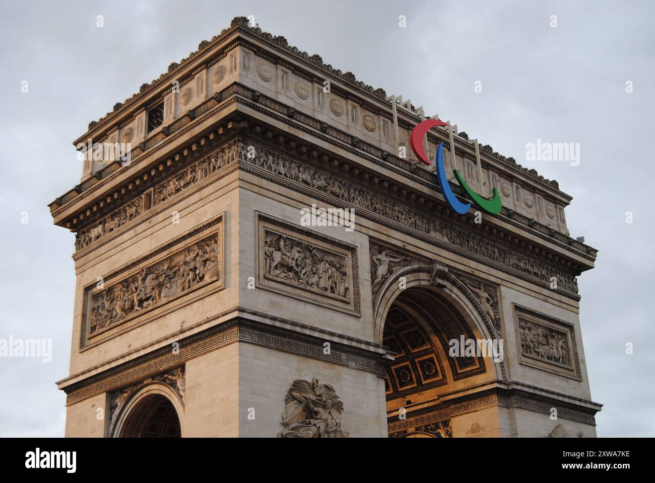 Paralympic Agitos on the Arc de Triomphe, Paris, France Stock Photo - Alamy