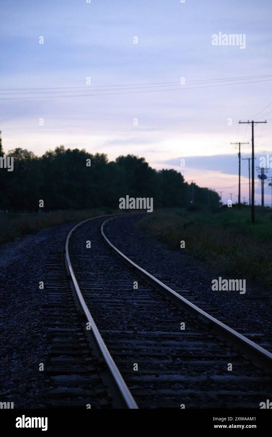Railroad tracks bend curve hi-res stock photography and images - Alamy