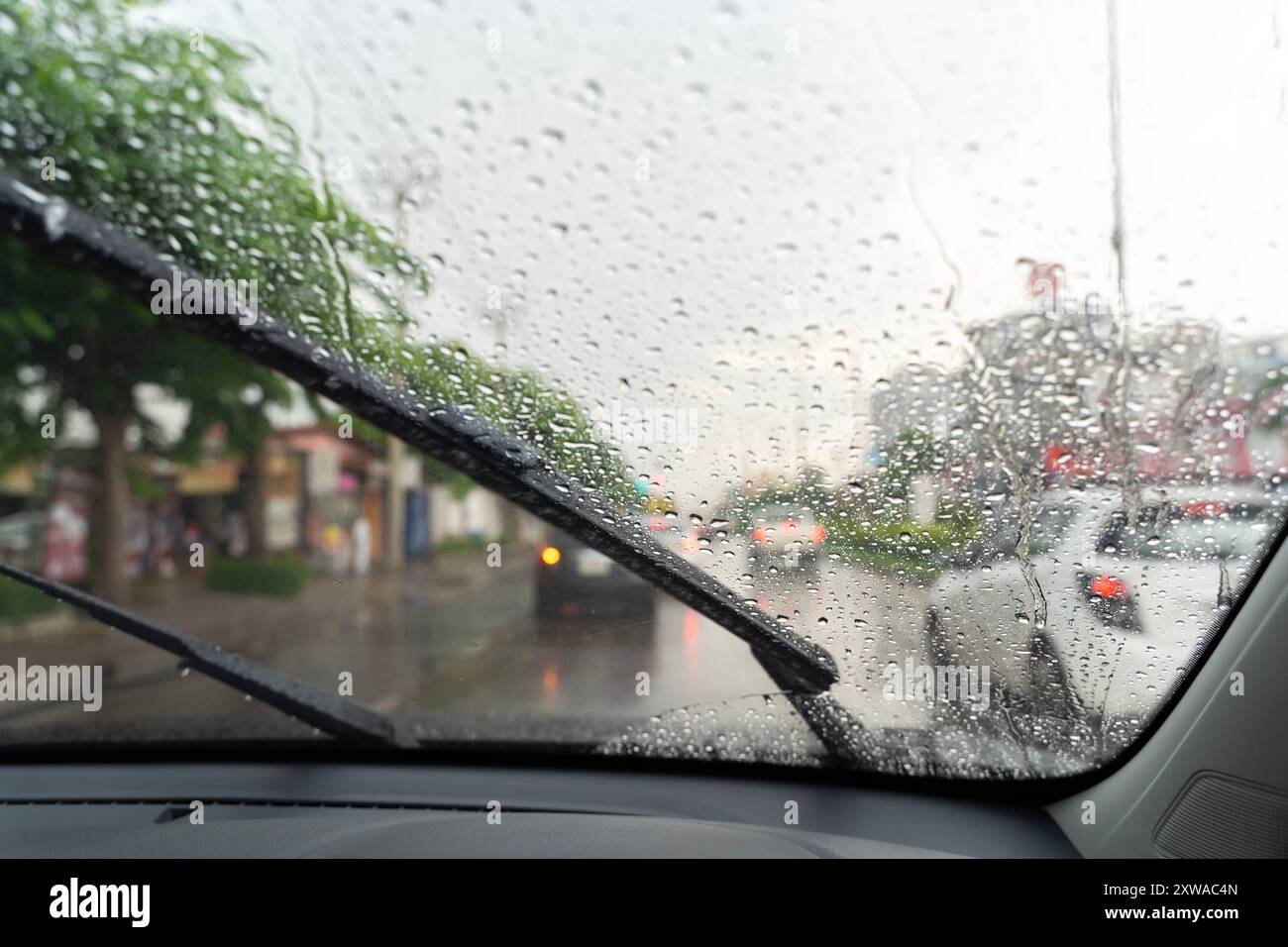 Car windshield rain drops frameless hi-res stock photography and images ...