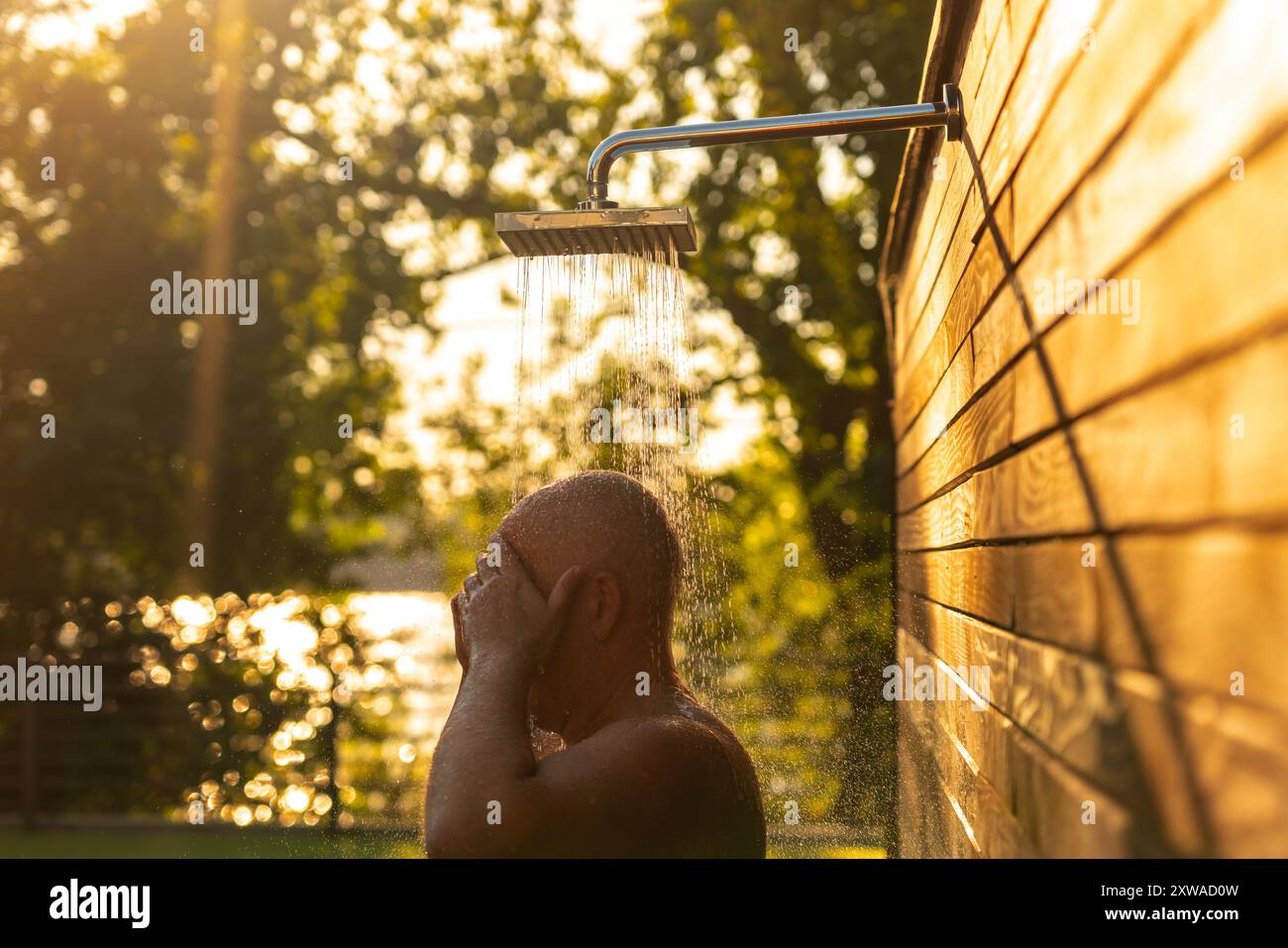 Man taking outdoor shower hi-res stock photography and images - Alamy