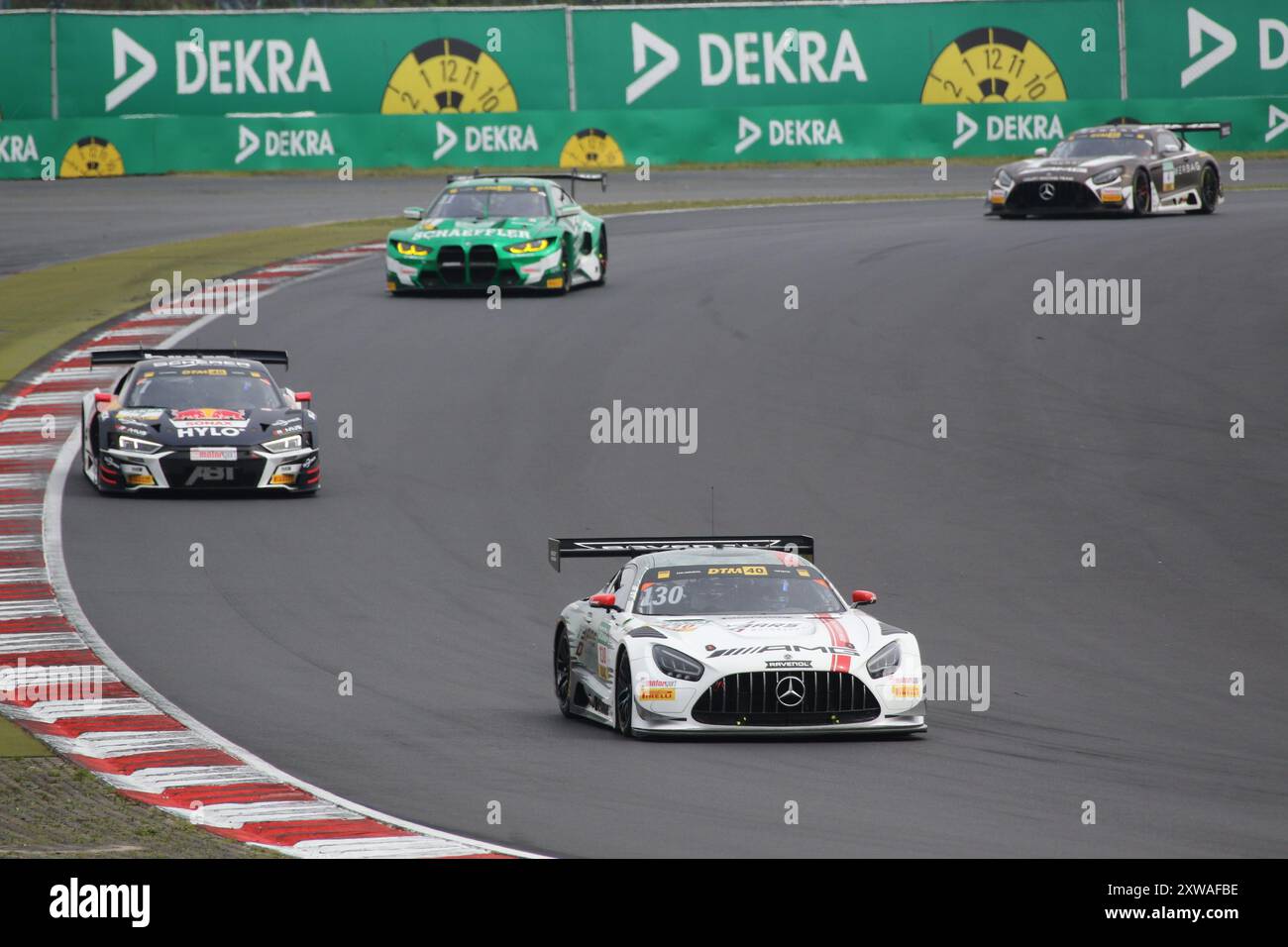 Maro Engel (DEU), Mercedes-AMG GT3 Evo, Team: WINWARD Racing (DEU) vor Ricardo Feller (CHE), #7 ...