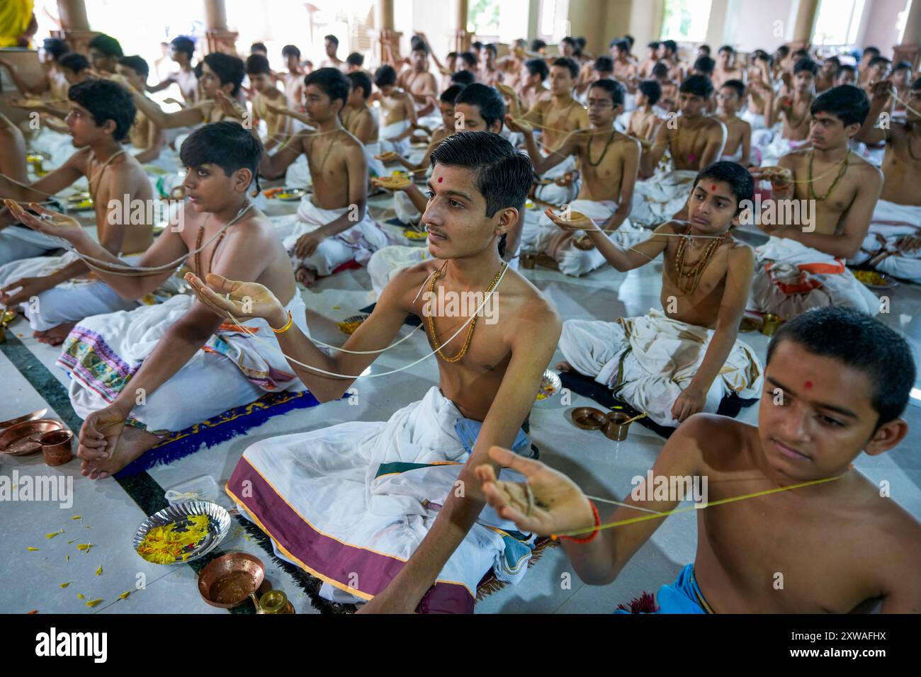 Students of the Swaminarayan Gurukul Vishwavidya Pratishthanam (SGVP ...
