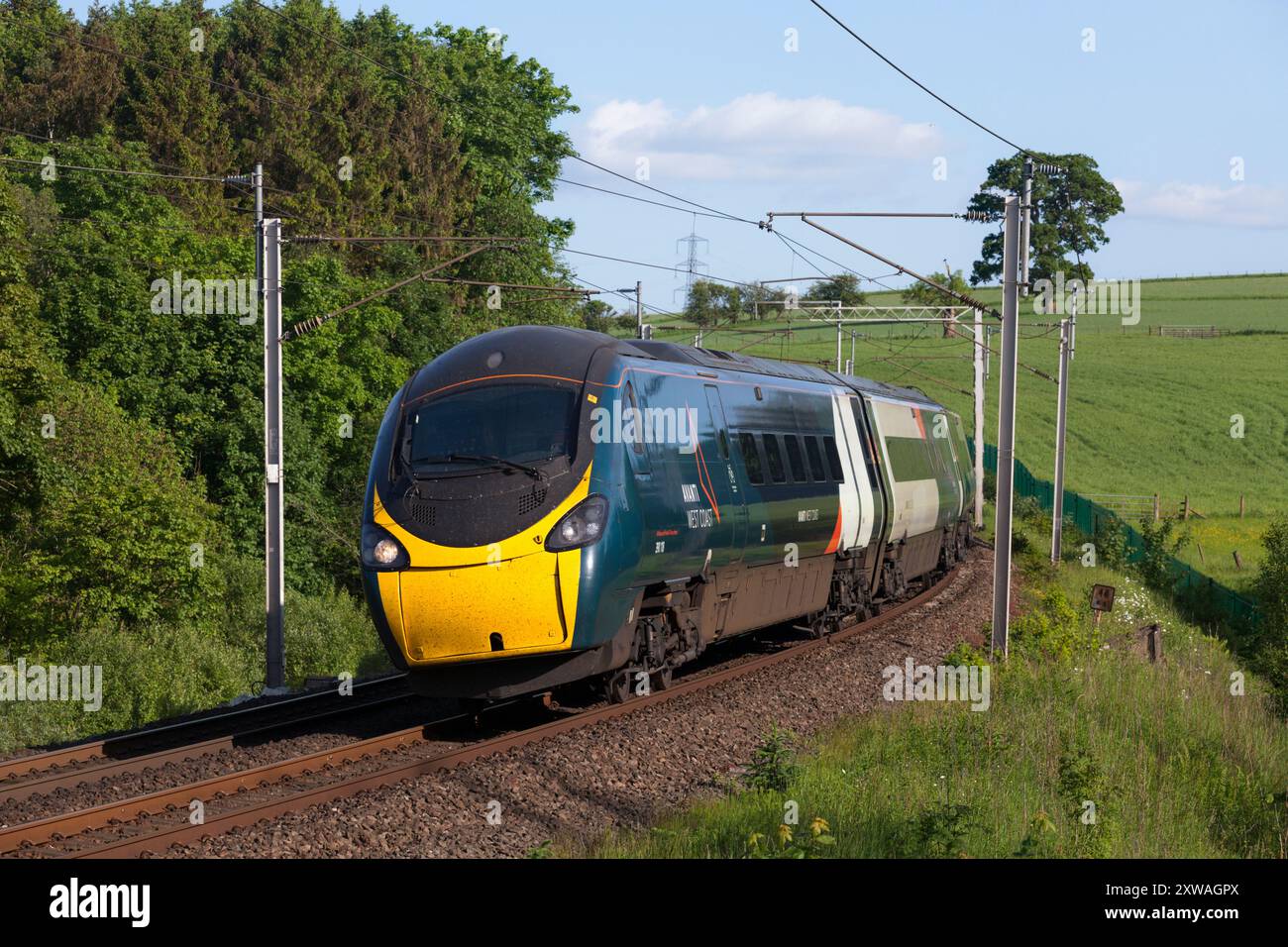 First Trenitalia Avanti West Coast Alstom Pendolino train 390118 ...