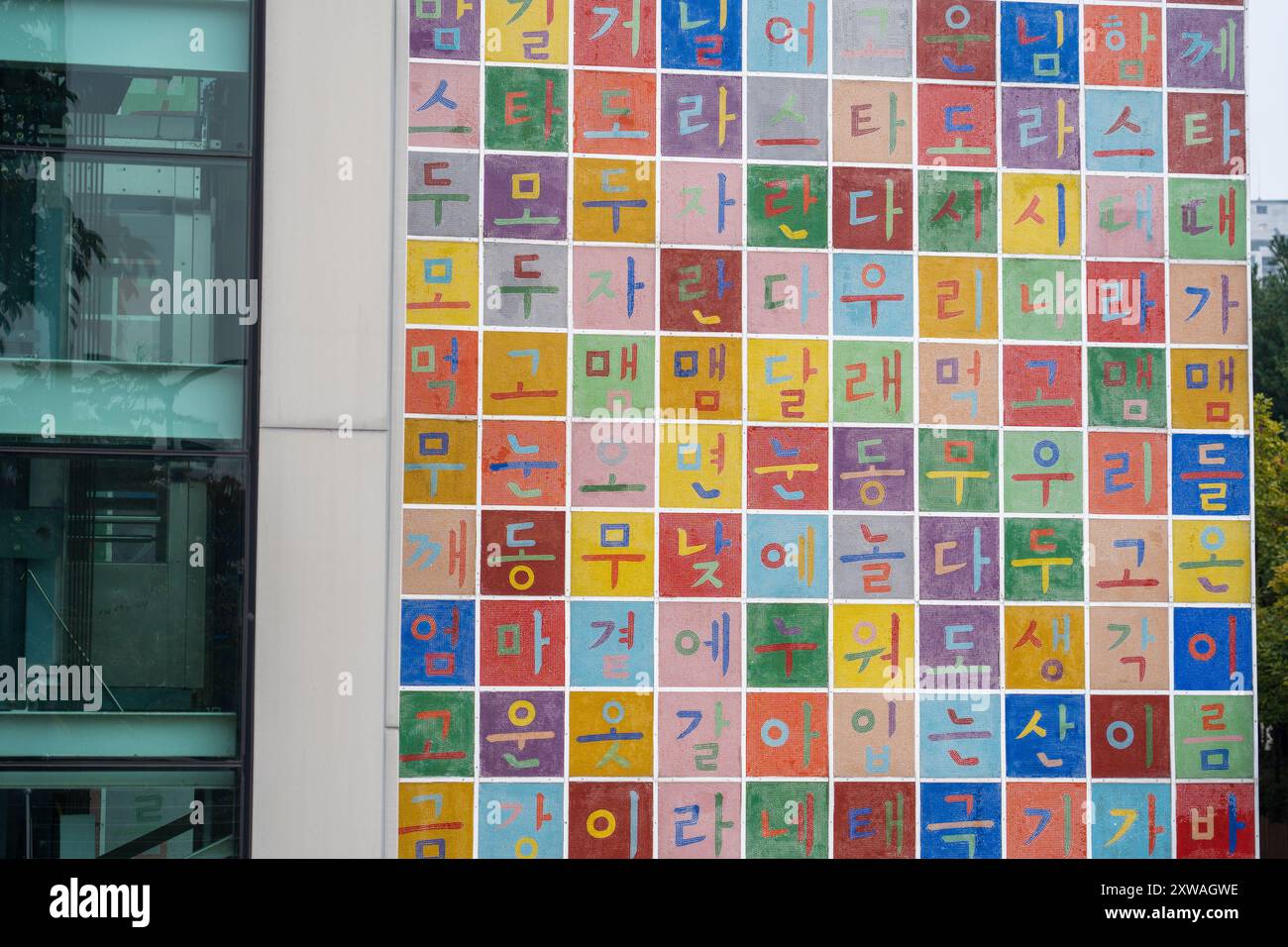 Korean characters on the wall Stock Photo - Alamy