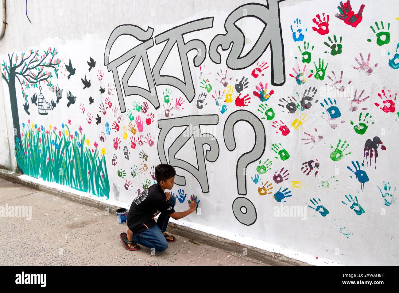 Narayanganj, Dhaka, Bangladesh. 19th Aug, 2024. Students paint graffiti ...