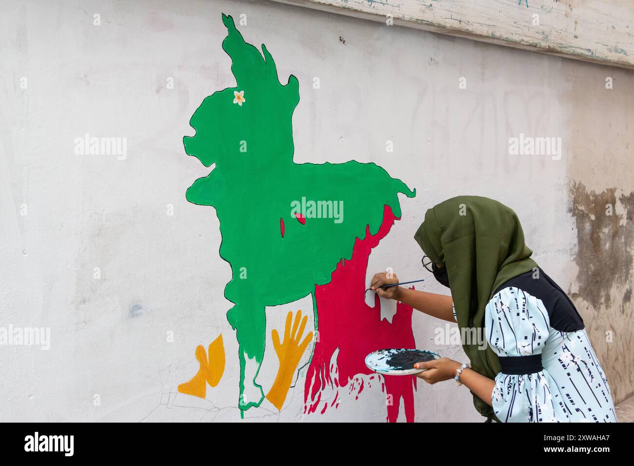 Narayanganj, Dhaka, Bangladesh. 19th Aug, 2024. Students paint graffiti ...