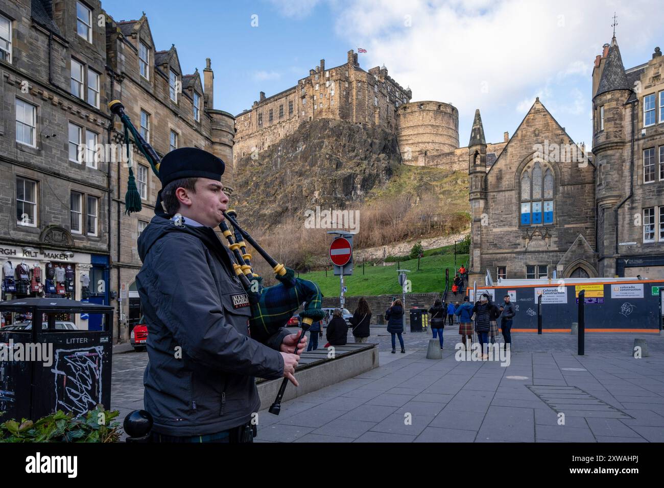 Scottish piper, Edinburgh Castle, 12th century, Edinburgh, Lowlands ...