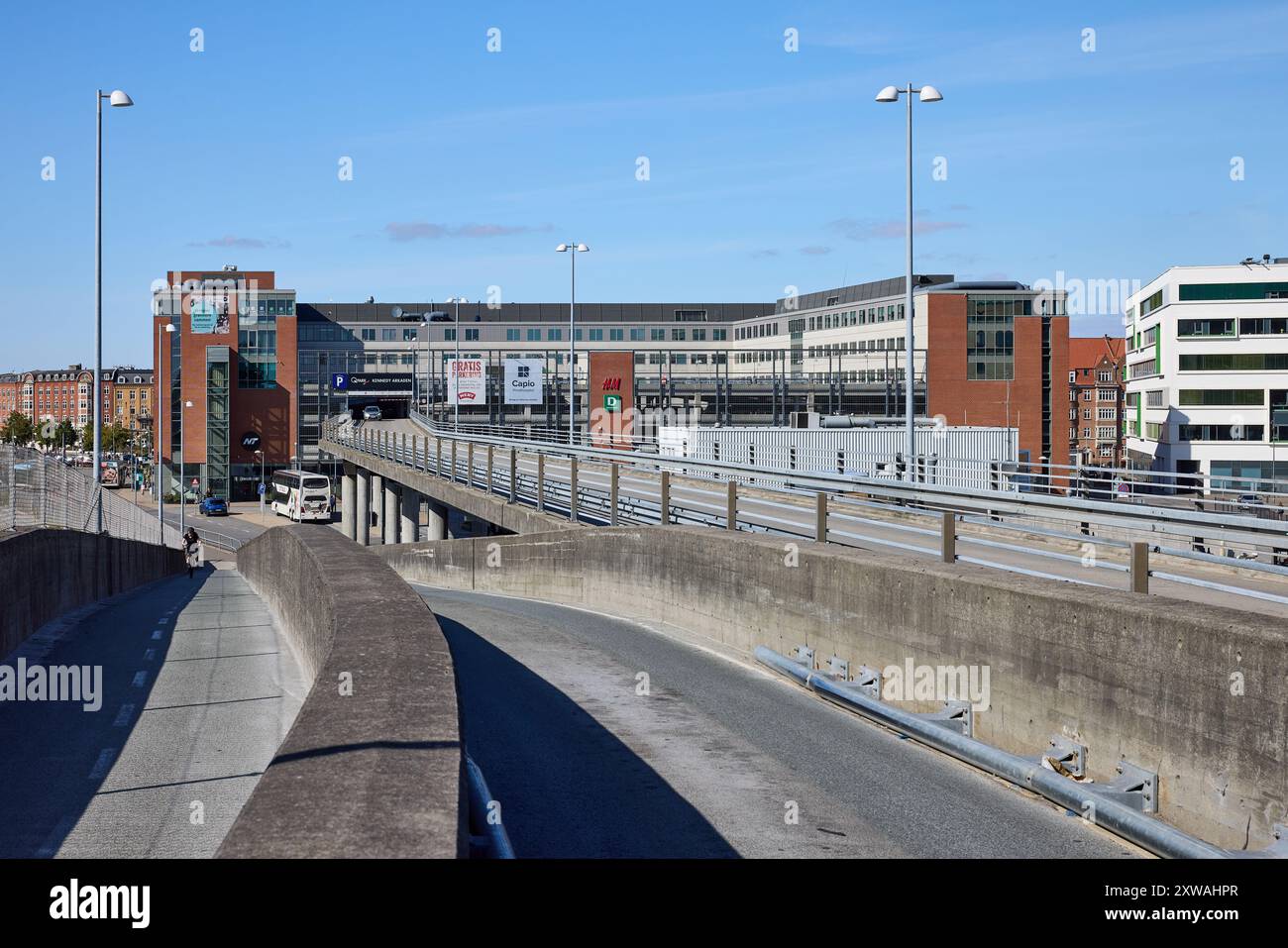 Aalborg Busterminal, Q-Park Kennedy Arkaden; John F. Kennedys Plads ...