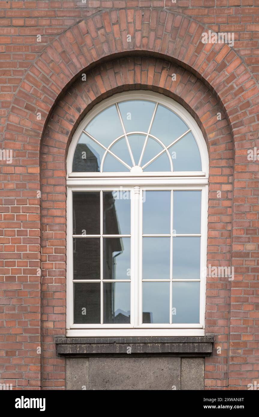 Large mullioned window on a 100-year-old building Stock Photo - Alamy
