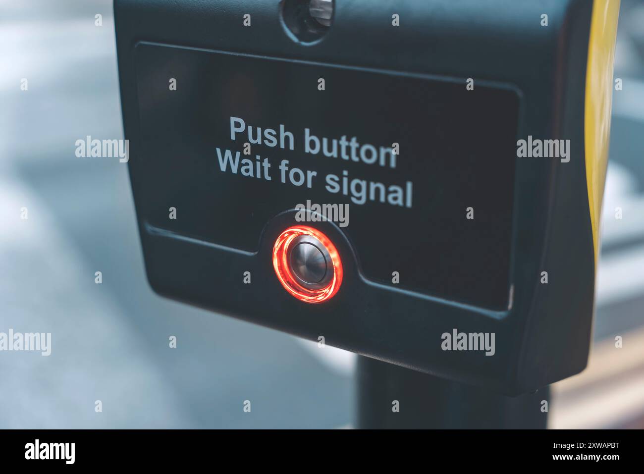 Electric automatic traffic signal hi-res stock photography and images ...