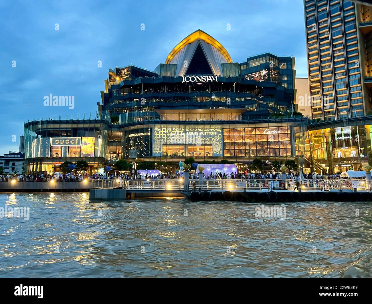 Bangkok, Thailand. 18th Aug, 2024. Exterior view of the luxury mall ...