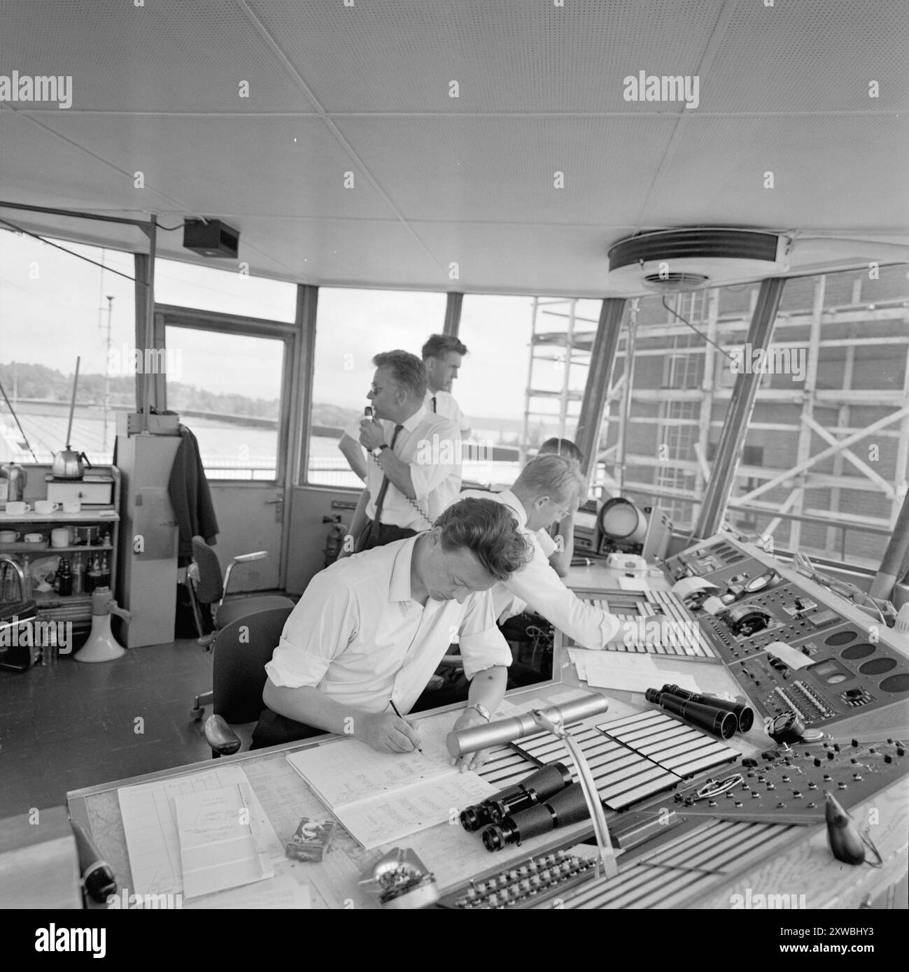 Radar control room Black and White Stock Photos & Images - Alamy