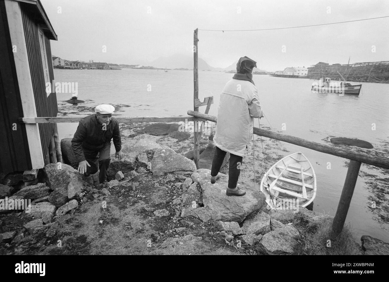 Current 29-1-1971 : Famous people in rorbua. The Prime Minister with ...