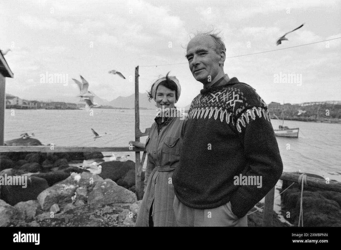 Current 29-1-1971 : Famous people in rorbua. The Prime Minister with ...