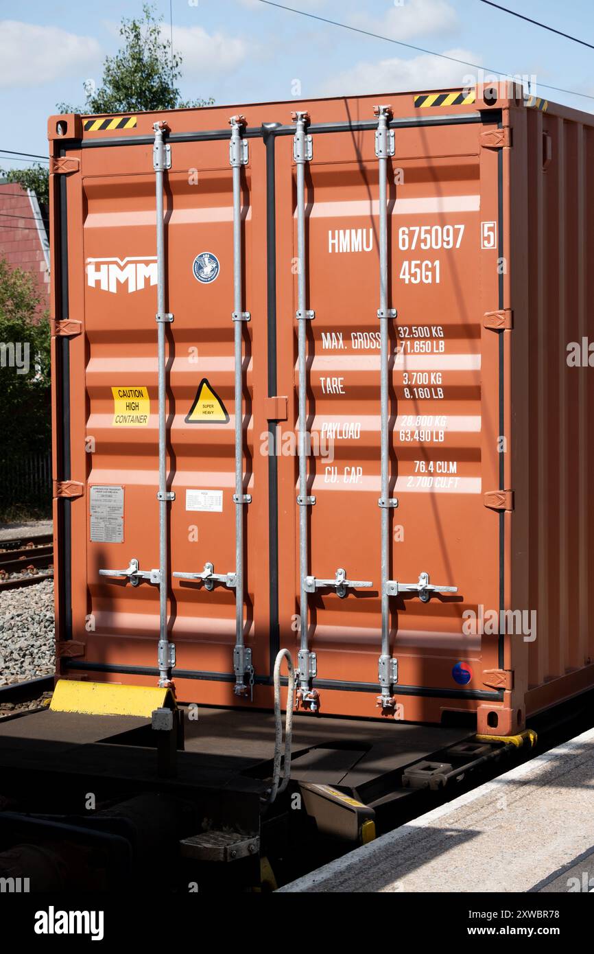 Containerized shipping hi-res stock photography and images - Alamy