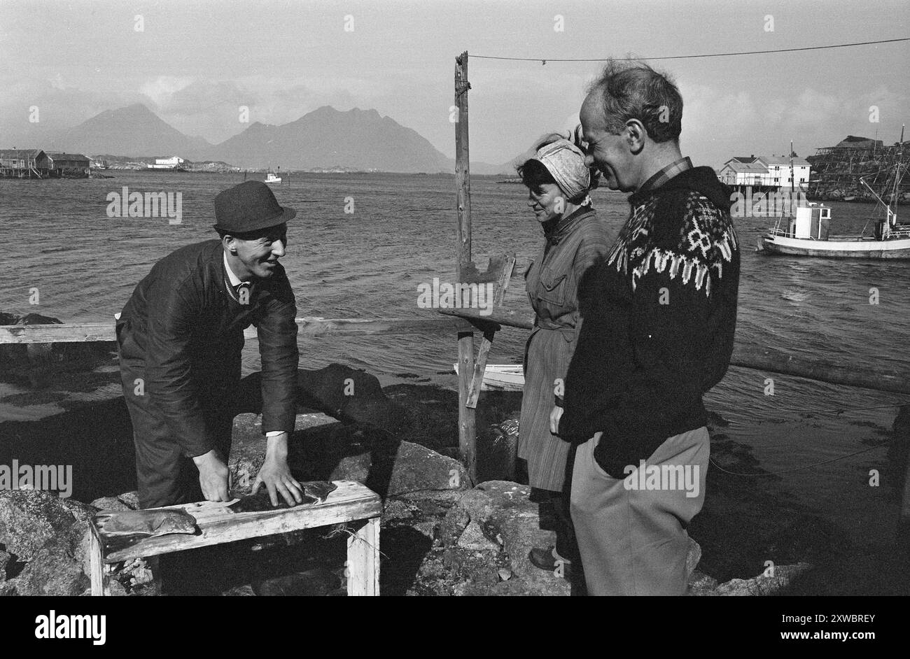 Current 29-1-1971 : Famous people in rorbua. The Prime Minister with ...