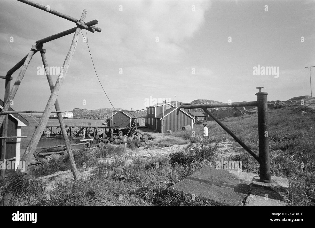 Current 29-1-1971 : Famous people in rorbua. The Prime Minister with ...