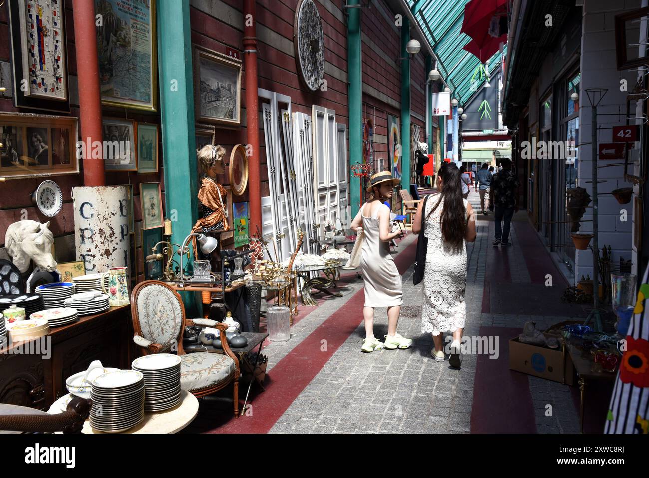 Les puces de paris saint ouen hi-res stock photography and images - Alamy