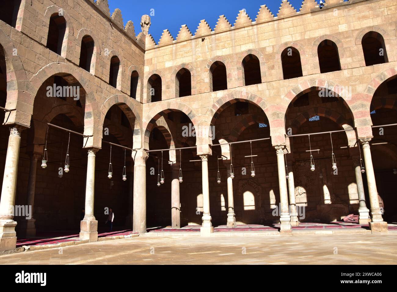 Historic Courtyard of Al-Azhar Mosque, Cairo, Egypt Stock Photo - Alamy