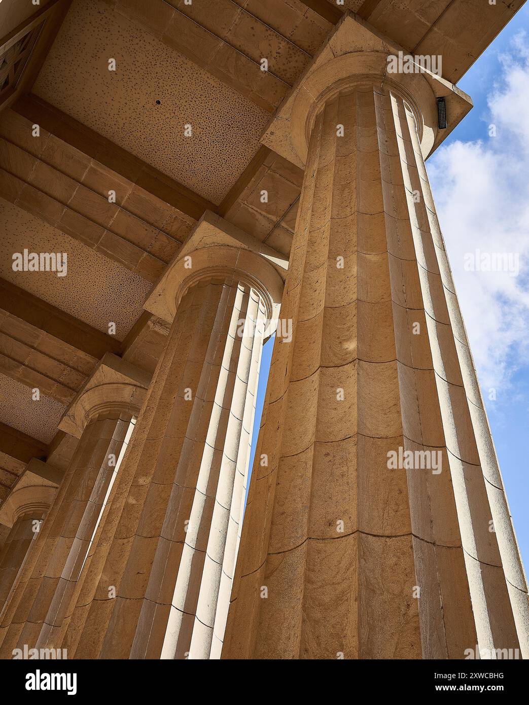 Antique column hi-res stock photography and images - Alamy