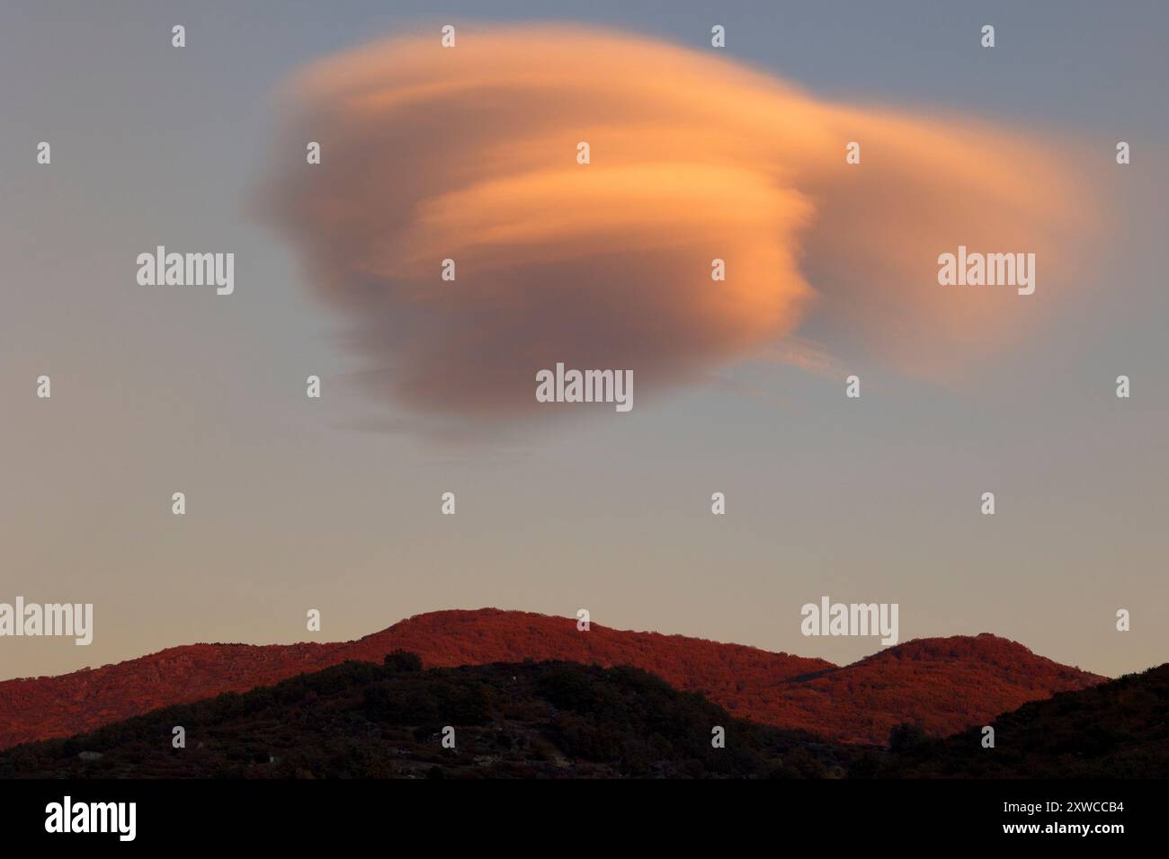 Lenticular cloud sunset hi-res stock photography and images - Alamy