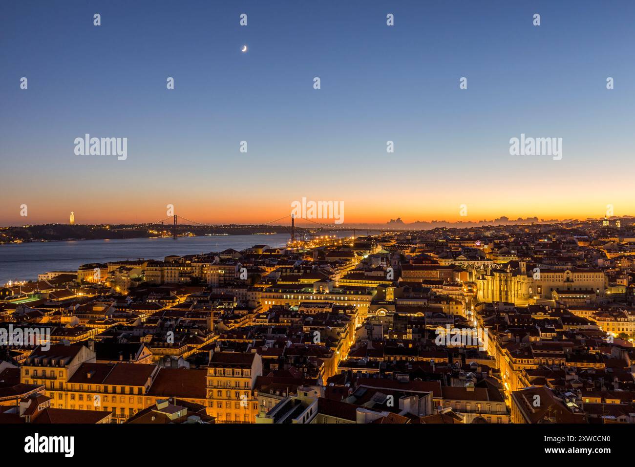 City in moonlight hi-res stock photography and images - Alamy