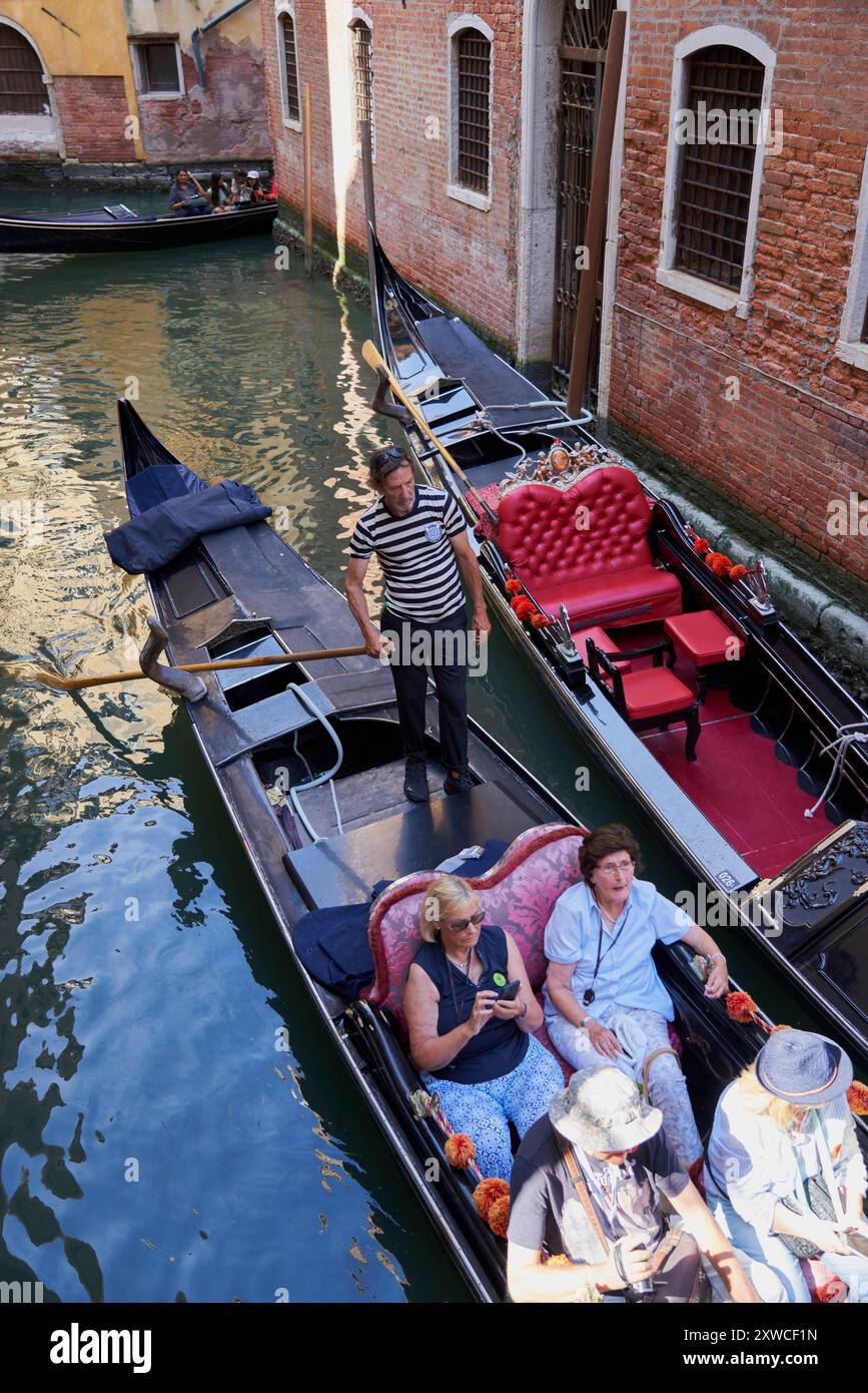 Sunset gondola ride venice hi-res stock photography and images - Alamy