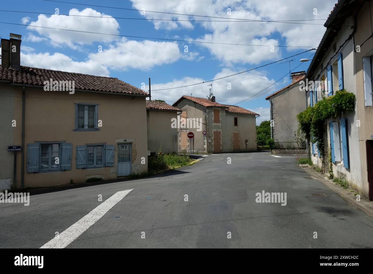 Carré du puits hi-res stock photography and images - Alamy