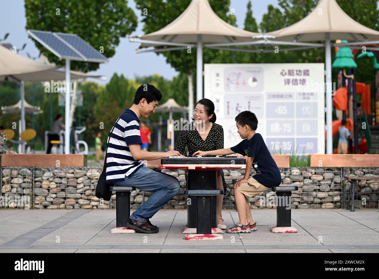 (240819) -- TIANJIN, Aug. 19, 2024 (Xinhua) -- Song Lijun (L) and Wang ...