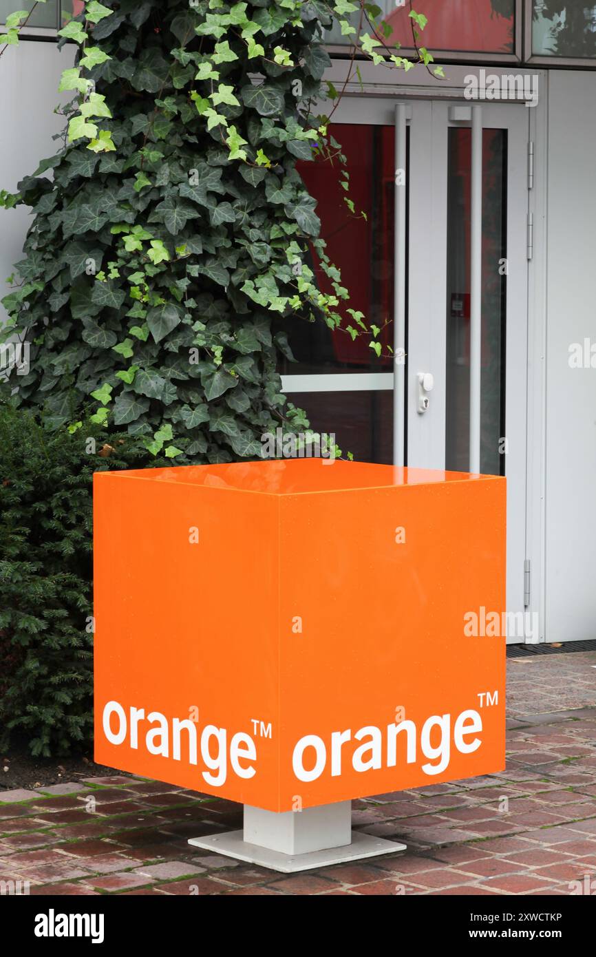 Orange mobile shop logo paris hi-res stock photography and images - Alamy