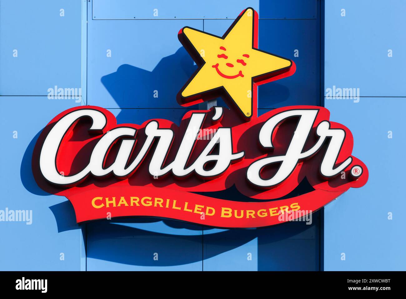 Burger Restaurant With Star Logo DMN Food | Dee's Table Is New At The