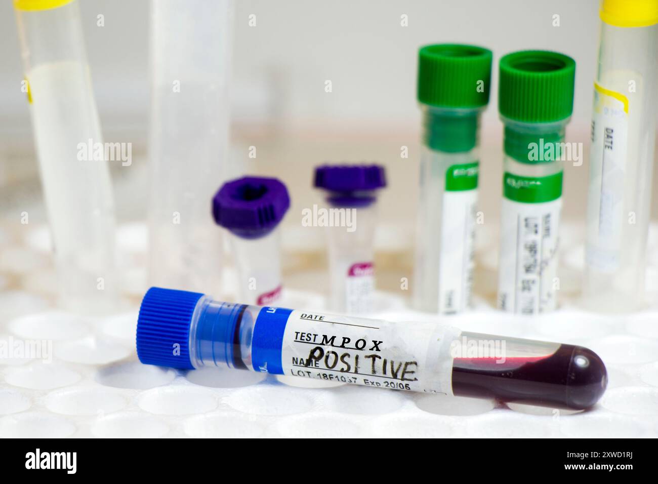 Monkey lab testing hi-res stock photography and images - Alamy