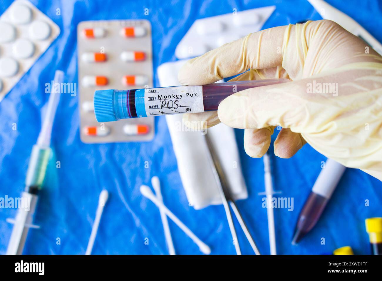 Monkey lab testing hi-res stock photography and images - Alamy