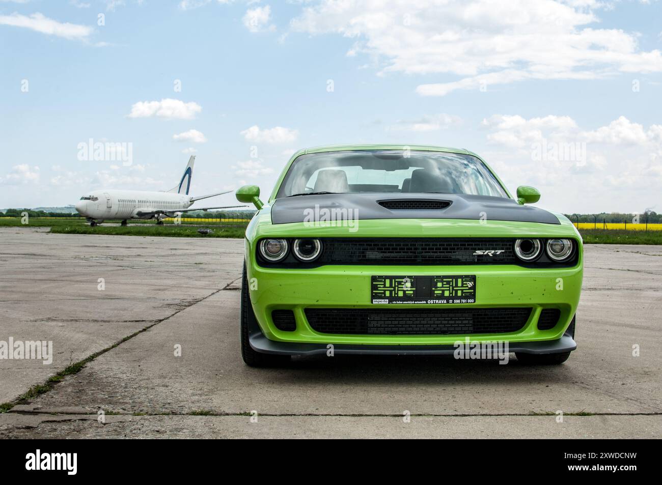 Dodg Challenger SRT green Hellcat Stock Photo - Alamy