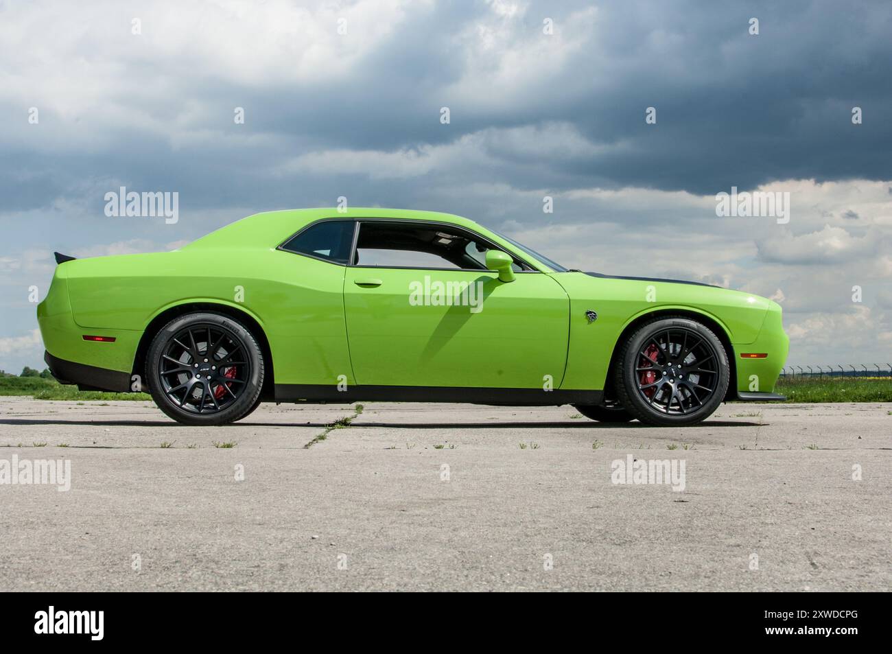 Dodg Challenger SRT green Hellcat Stock Photo - Alamy