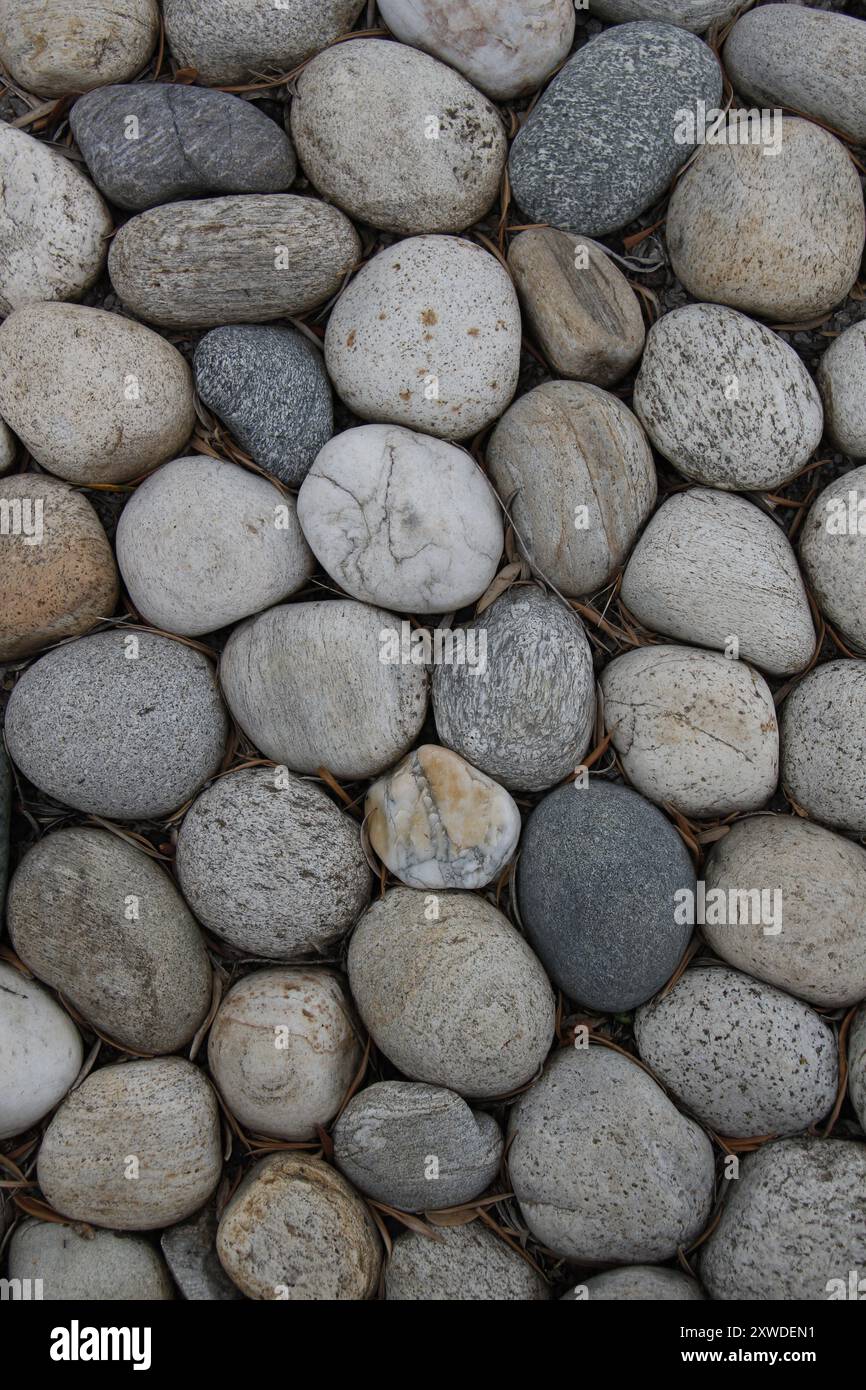 Stone wall rounded stones hi-res stock photography and images - Alamy