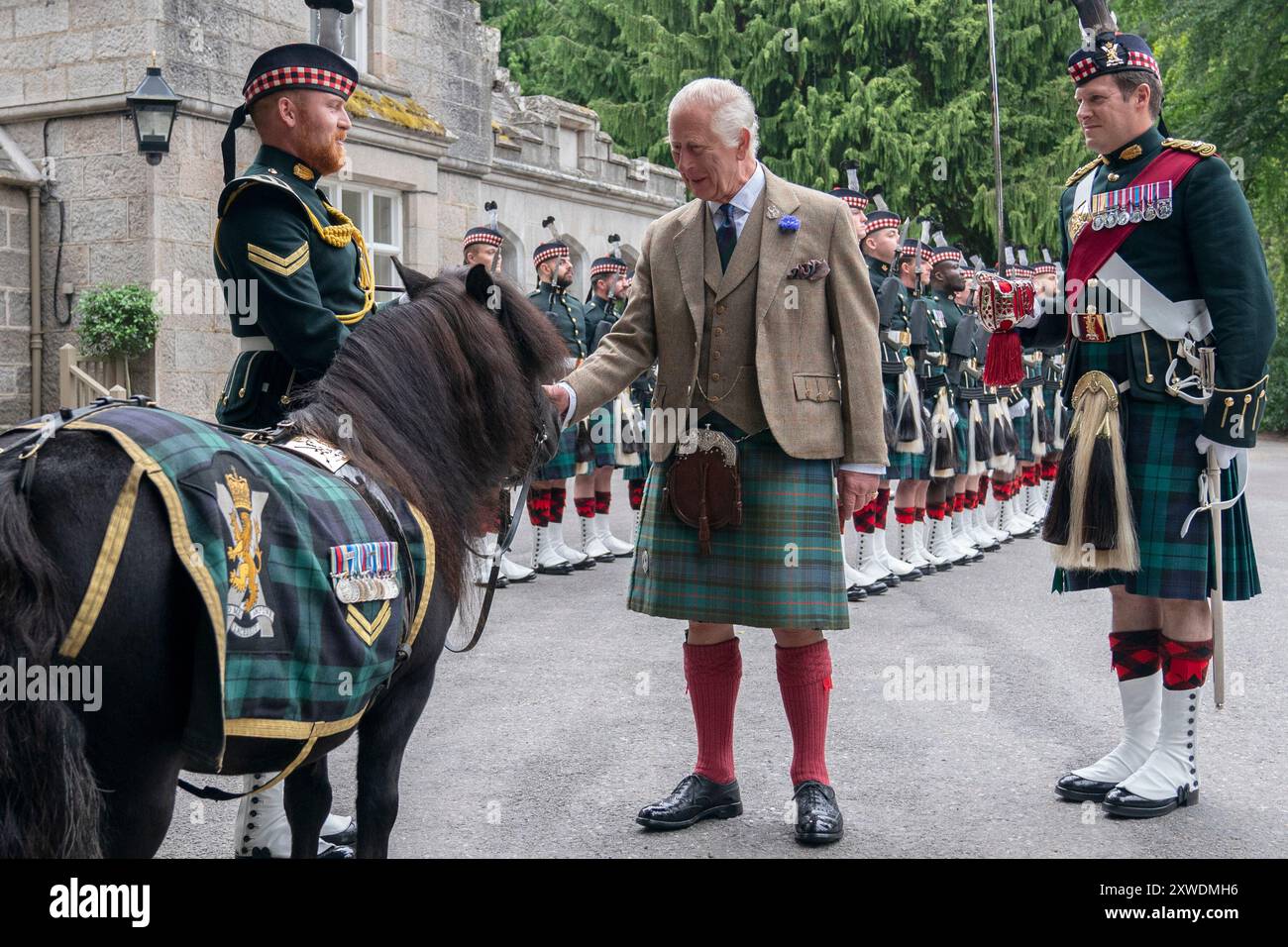 King Charles III meets Shetland pony Cpl Cruachan IV (mascot of the ...