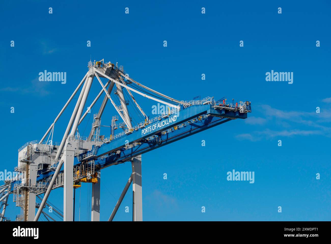 Zpmc cranes hi-res stock photography and images - Alamy